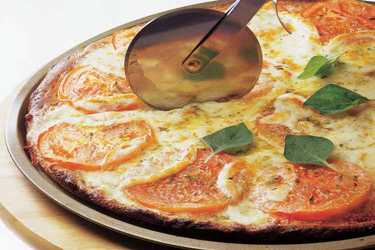 Como fazer Pizza Integral de Tomate e Queijo Mussarela